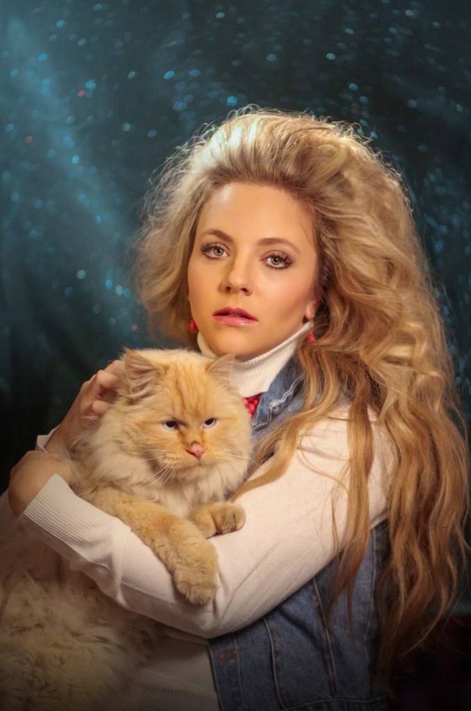 Glamor Shot Cat - FACEinHOLE